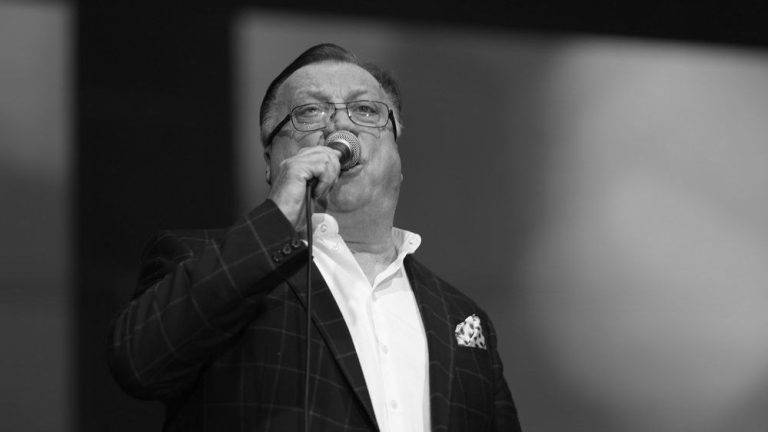 Danas je u 72. godini preminuo legendarni pjevač Halid Bešlić. – RTV ...
