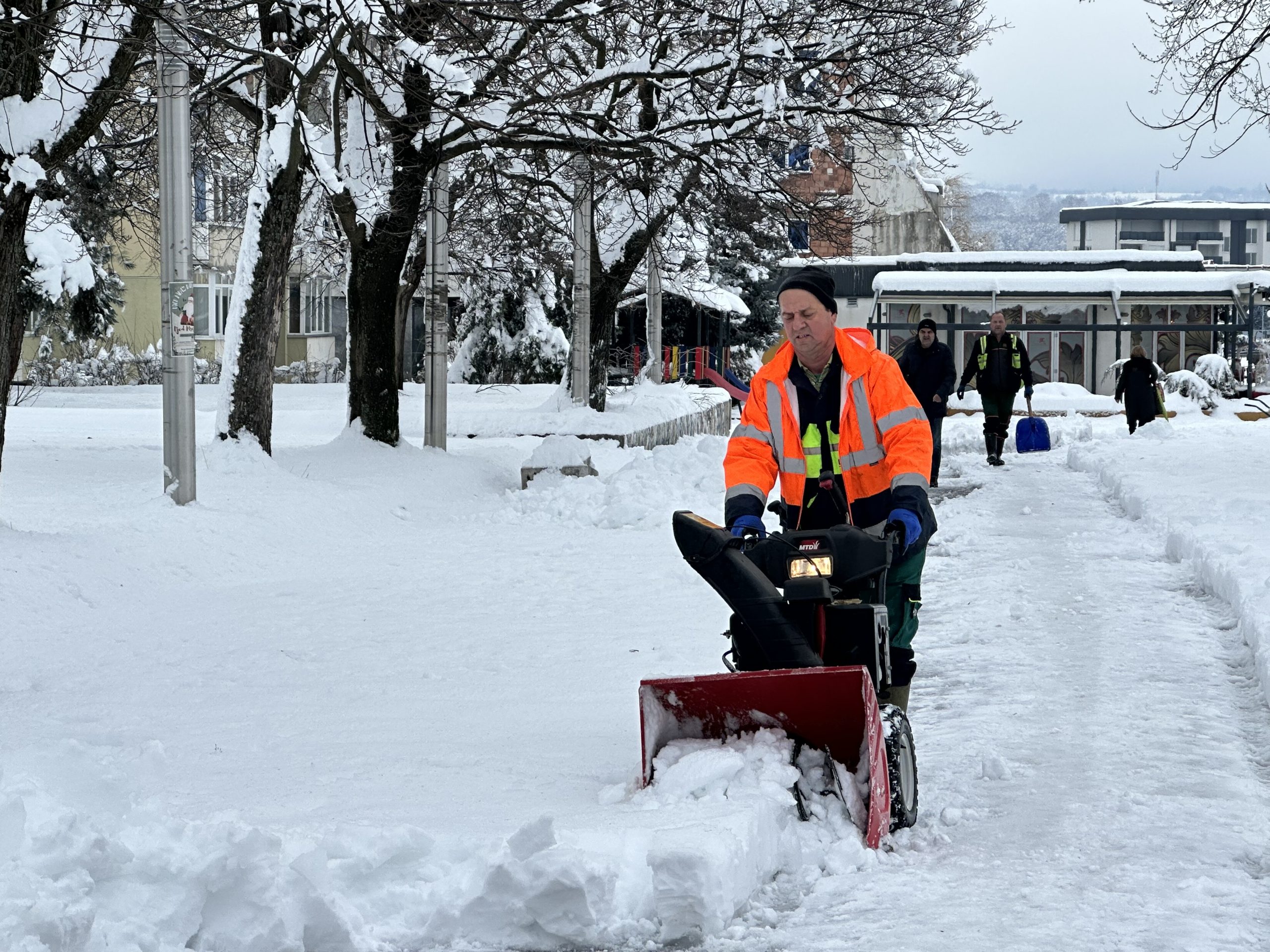 Ekipe JKUP Čistoća Bugojno na terenu su i danas, nastavljaju sa ...
